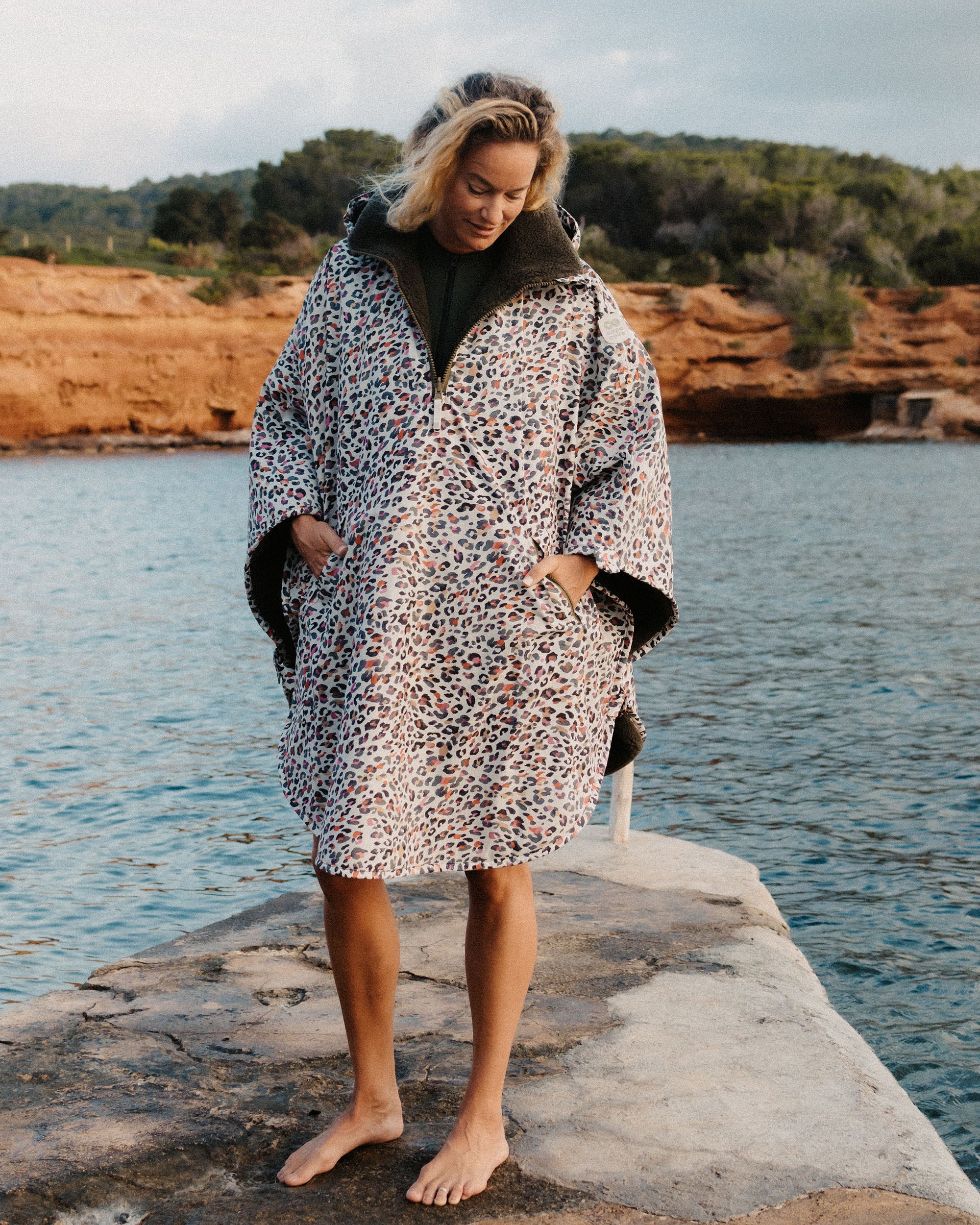 The Reversible Shell Changing Cape – Cape Cove