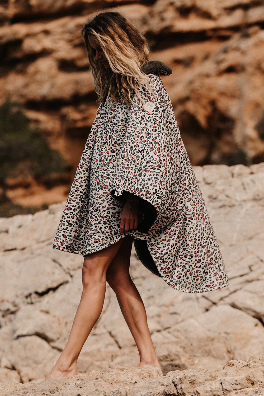 The Reversible Shell Changing Cape – Cape Cove